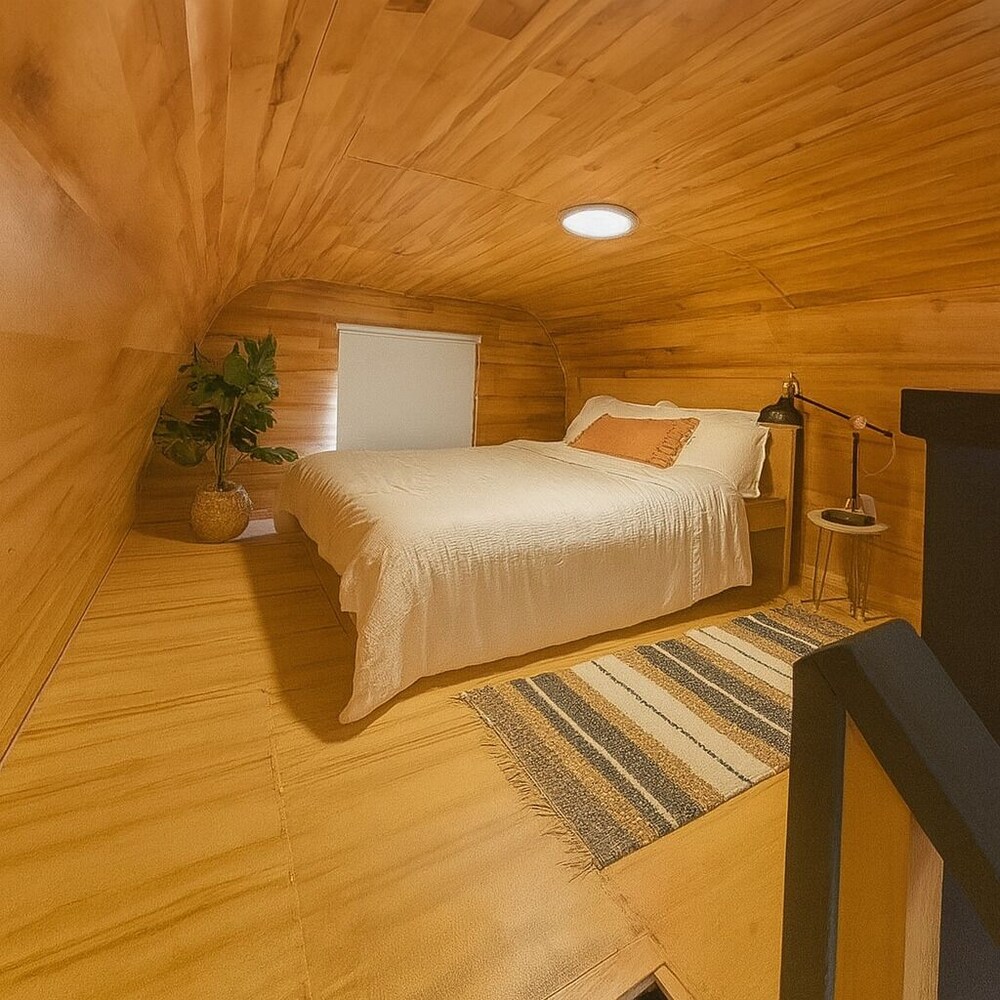 The Blue Loft-Cozy Style Guest House · Close to UCF, Downtown & Theme ...