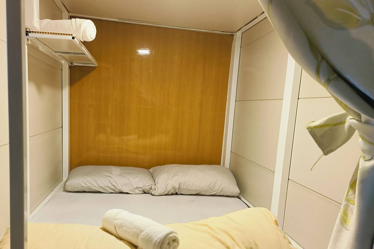 Espaço de trabalho para notebook, cortinas blackout