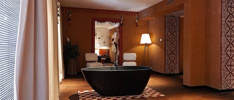 Suite Superior, vista para o pátio | Cofre no quarto, secretária, cortinas/cortinados opacos, Wi-fi grátis