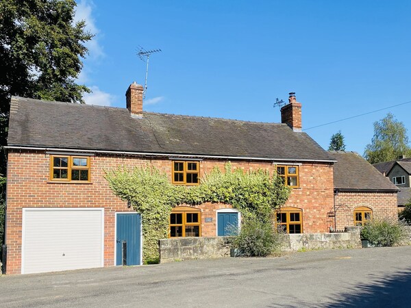 Yoxall Cottage - Alton