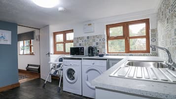 Lava-louças, talheres/pratos/utensílios de cozinha