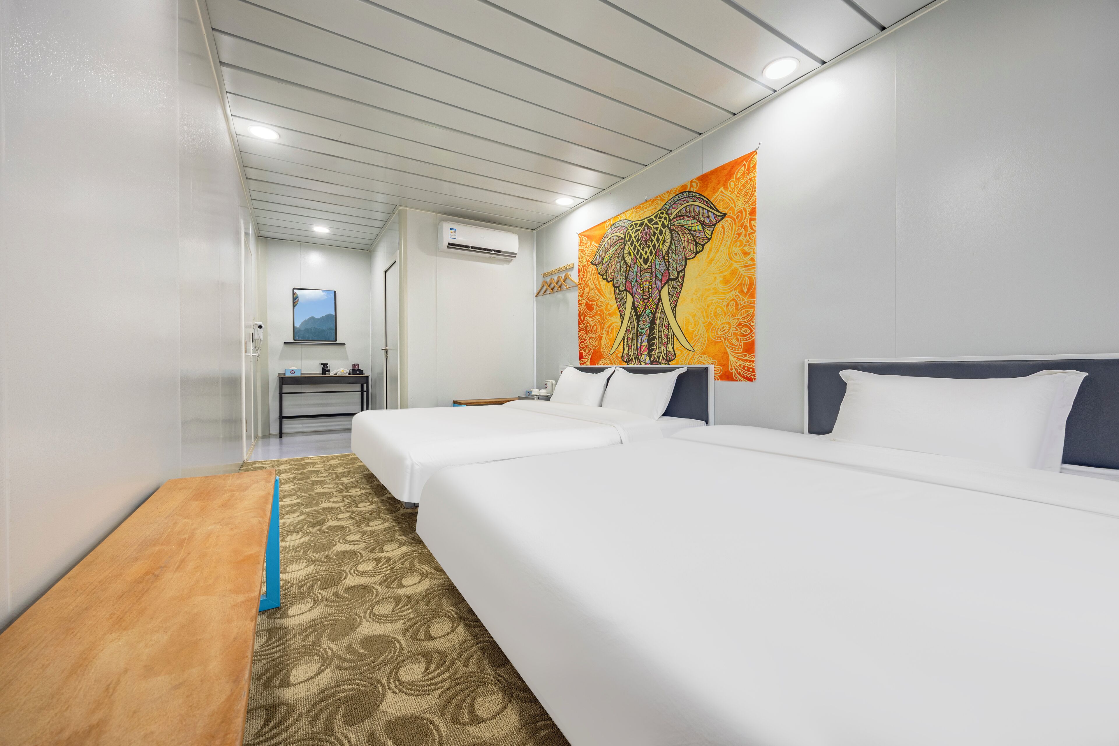 Secretária, Wi-fi grátis 