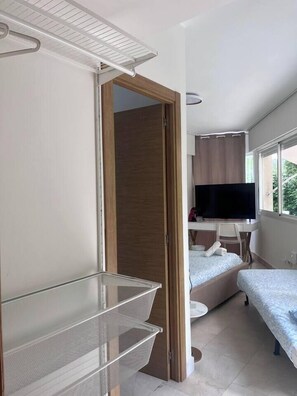 Quarto Triplo Comfort, pátio, vista para o jardim | Wi-fi grátis 