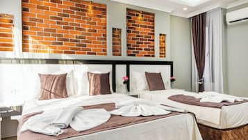 Quarto Quádruplo Familiar, Vista para a cidade | Cofre no quarto, Wi-fi grátis