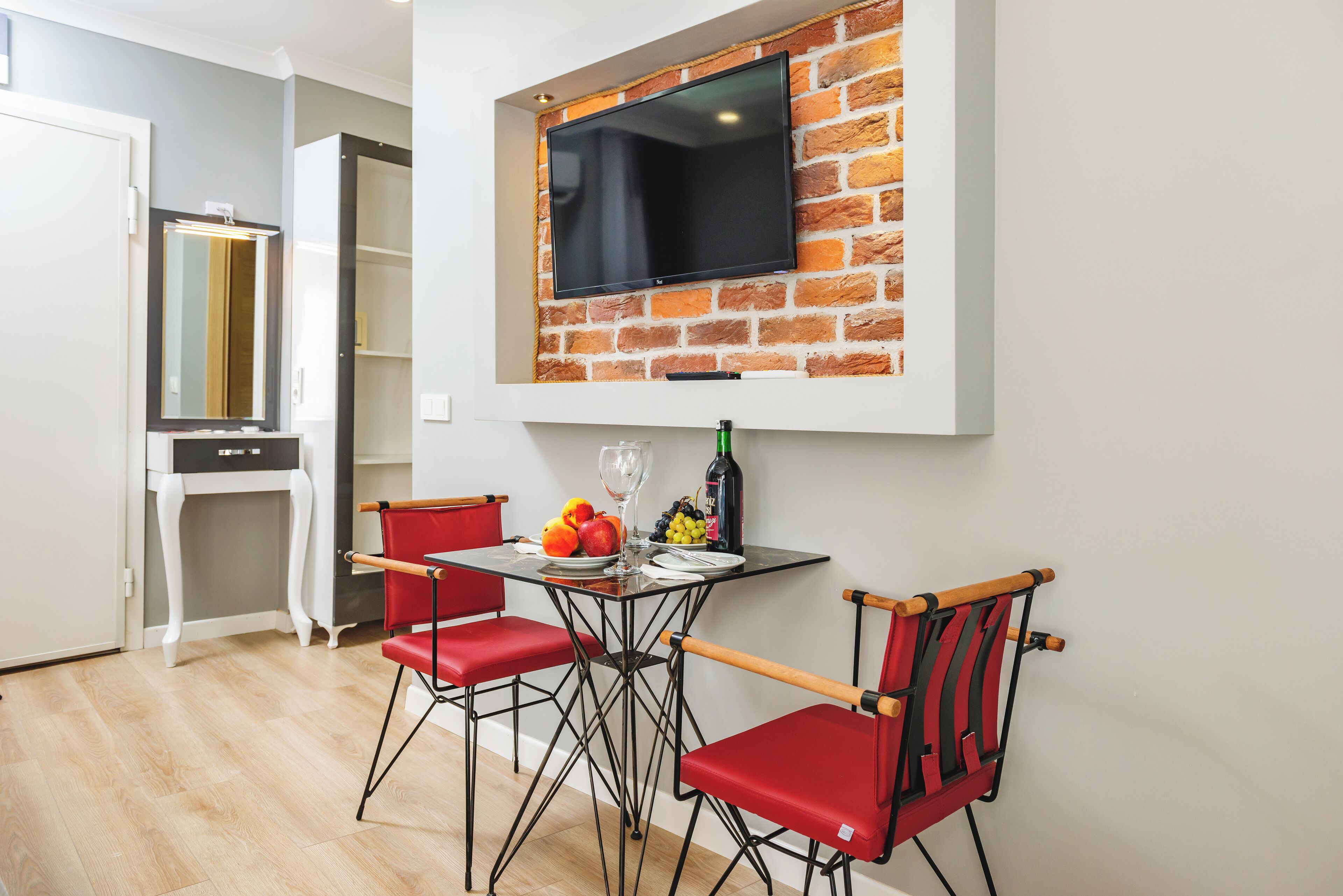 Quarto quádruplo família, vista para a cidade | Cofres nos quartos, Wi-Fi de cortesia