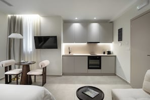 Apartamento luxo | Cofres nos quartos, escrivaninha, espaço de trabalho para notebook