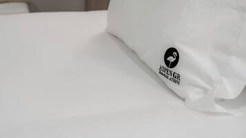 Apartamento Deluxe | Cofre no quarto, secretária