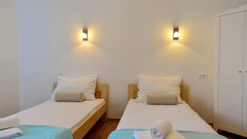 Quarto Duplo ou Twin Clássico, Vista para a cidade | Secretária, secretária adequada para computadores portáteis