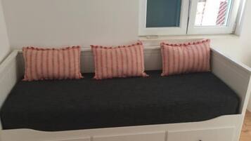 Quarto quádruplo conforto, vista para o mar | Parte interna