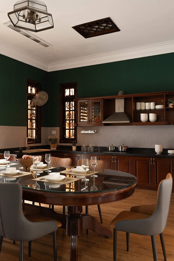 Villa Superior, piscina privativa | Refeições no quarto