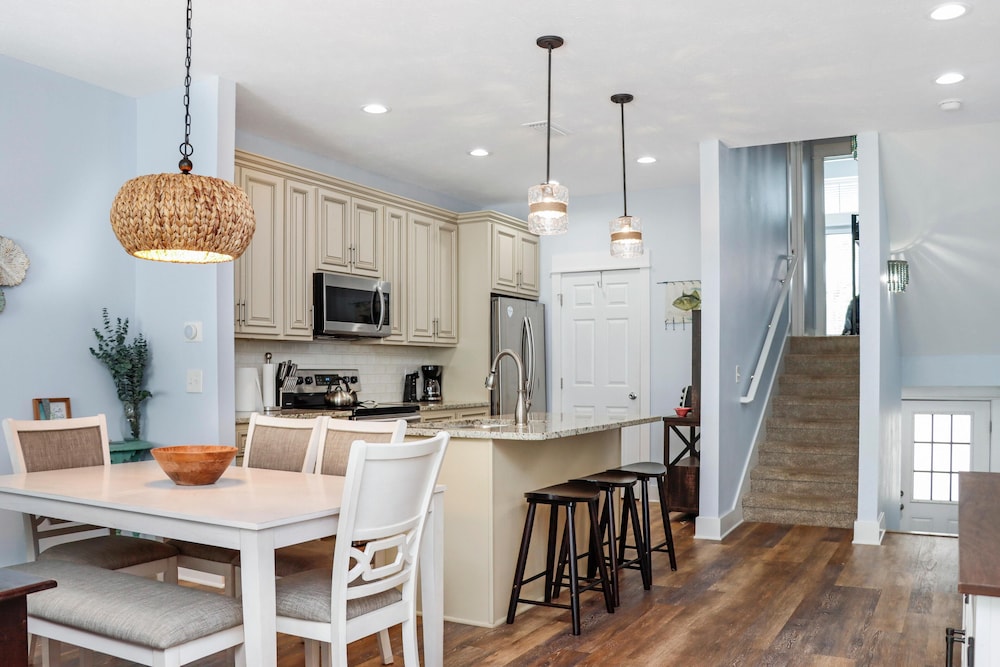 The Salty C Shell - Mexico Beach, FL