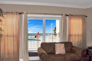 Apartamento em Condomínio Fechado, várias camas (Paradise Shores 105) | Sala de estar