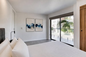 Apartamento, 2 camas queen-size, varanda | Com decoração personalizada, com mobília individualizada 