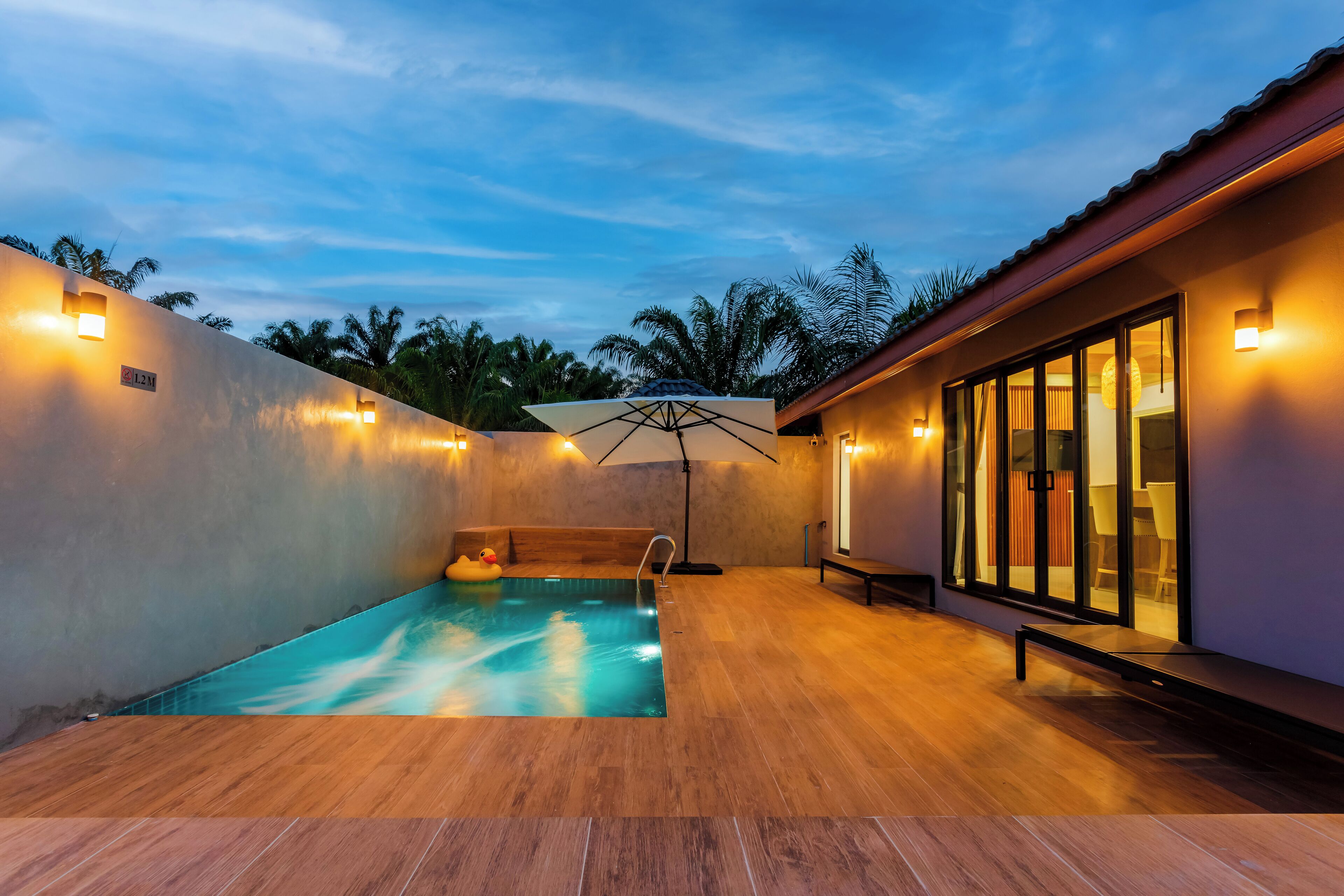 Vila premium, piscina particular | Frigobar, cofres nos quartos, escrivaninha, cortinas blackout