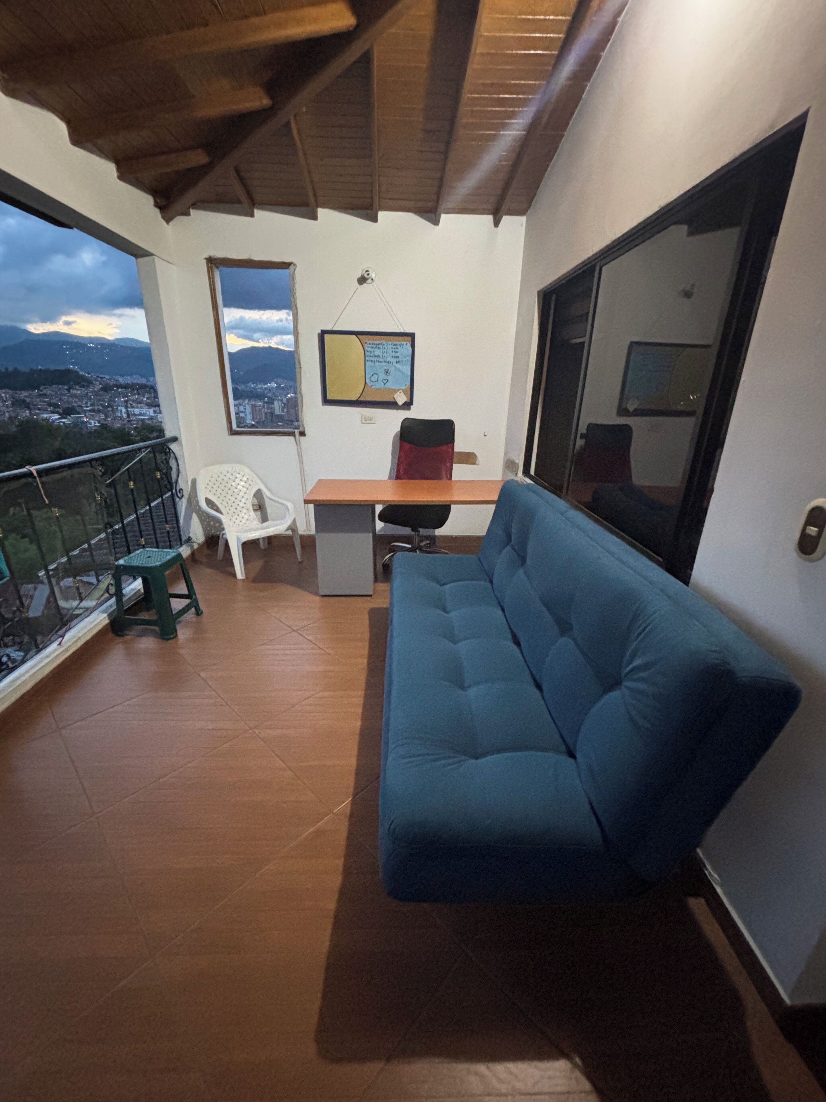 Vista Hermosa Apartment In The Middle Of Medellin - Medellín