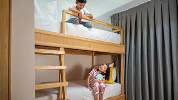 Suite Familiar, Vista para a cidade | Secretária, Wi-fi grátis, roupa de cama fornecida