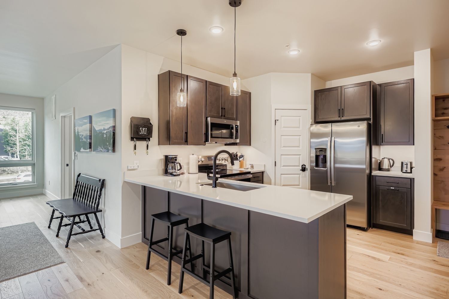 Apartamento em Condomínio Fechado, 2 quartos | Cozinha privada | Uma cafeteira/bule, um frigorífico, uma torradeira 