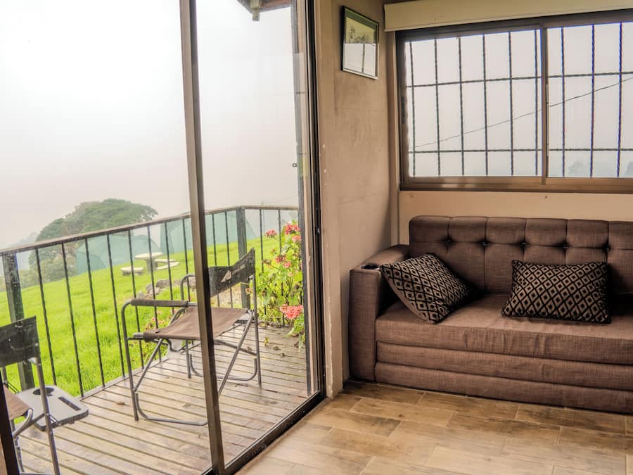 Quarto Duplo ou Twin Deluxe, Vista para a cidade | Sala de estar | TV de ecrã plano