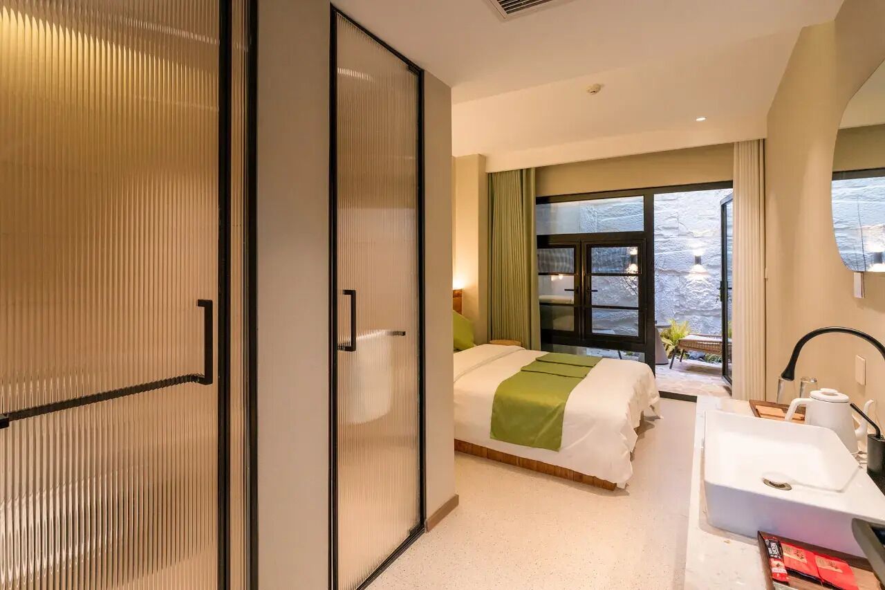 Quarto Comfort, vista para o pátio | Cortinas/cortinados opacos, quartos insonorizados 