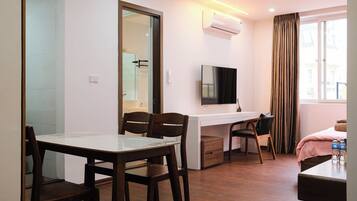 Quarto Duplo Cidade, 1 cama queen-size, não fumadores, Vista para a cidade | Camas de colchão pillowtop, com decoração personalizada