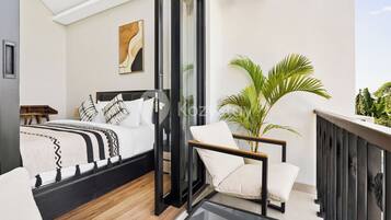 Vila, 3 quartos, vista para a piscina | Escrivaninha, espaço de trabalho para notebook