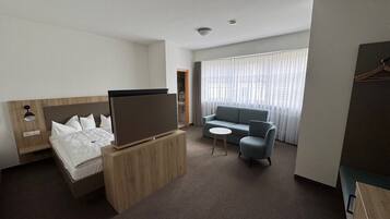 Quarto conforto, 1 cama de casal, para não fumantes | Espaço de trabalho para notebook, Wi-Fi de cortesia, roupa de cama