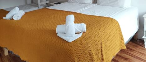 Quarto Duplo ou Twin, várias camas, varanda, vista para o vale | Secretária, secretária adequada para computadores portáteis