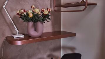 Quarto Duplo Standard, aceitam-se animais de estimação, vista para o jardim | Lençóis de algodão egípcio, roupa de alta qualidade, edredões de penas