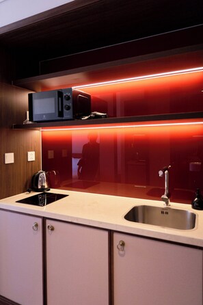 Quarto Twin Deluxe, vista para o mar | Cozinha privada