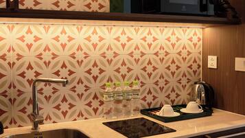 Quarto triplo luxo, vista para o mar | Cozinha privada