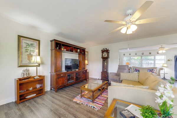 Walk To The Cove! Central Deerfield Beach Home - Pompano Beach, FL