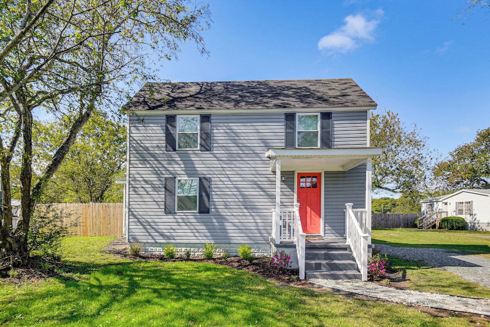Beach Days & Dtwn Charm! Cape Charles Cottage - Virginia