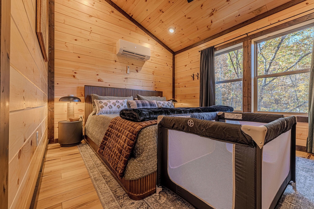 Mountain Escape in the Smokies • Hot Tub & Game Room Near Dollywood ...