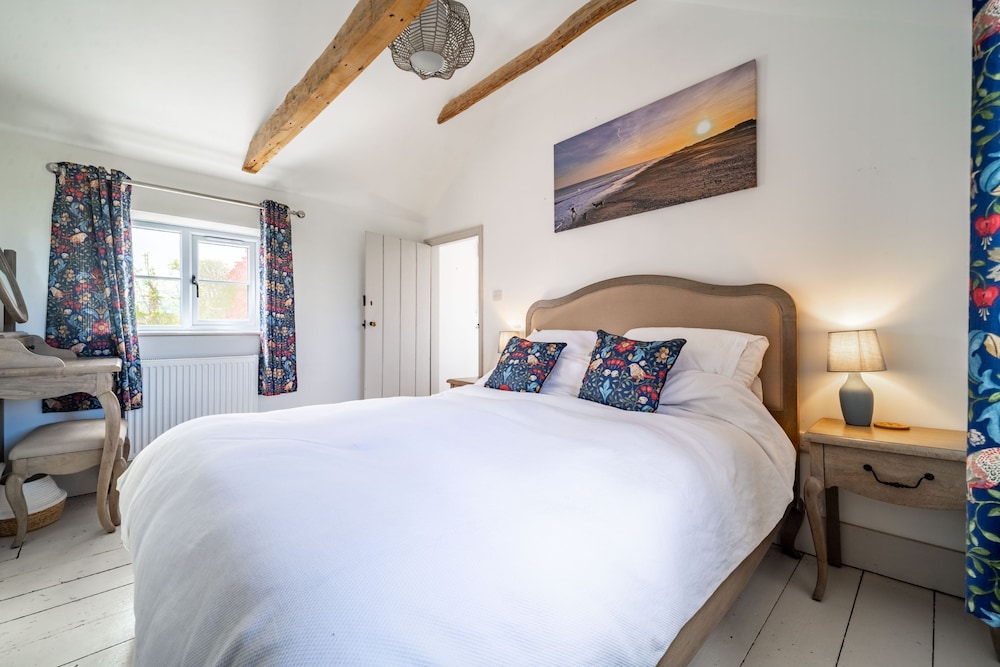 Ruthie Cottage is a very pretty detached flint cottage, full of ...