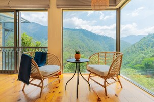 Quarto Comfort, vista para a montanha | Roupa de alta qualidade, edredões de penas, camas de colchão pillowtop
