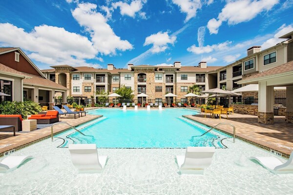 Landing Apartments Houston - Kingsland Blvd - Stafford, TX
