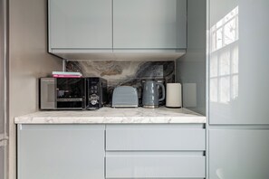 Newly Refurbished 3 Bedroom Flat, Zone 1 Central London Reviews, Deals ...