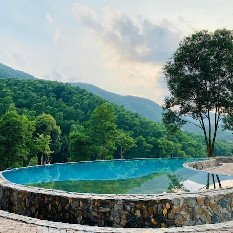 Piscina externa. Hao Huc Village