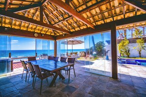 Café da manhã com buffet grátis todos os dias