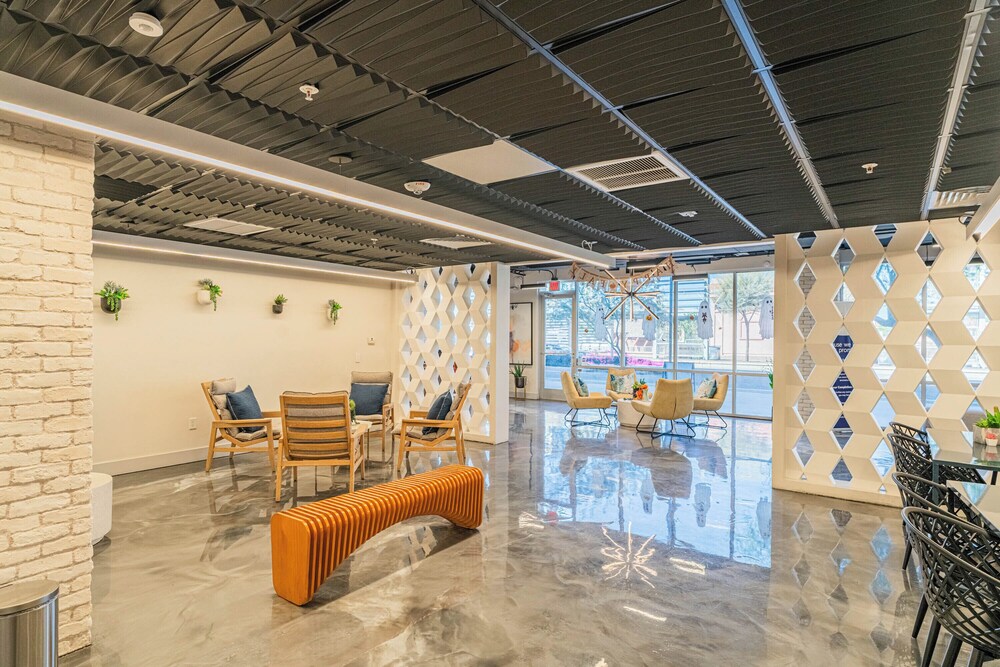 Chic Studio w/ Pool, Gym & Starbucks Coffee Bar - Tempe | Vrbo