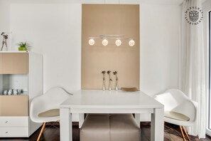 Apartamento luxo | Opções para refeição no quarto