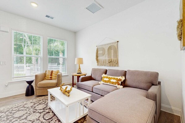 Cozy 2BR Pet Friendly Walkable Resort Cottage w/ Pool Access Reviews ...