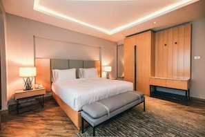 Cofre no quarto, secretária adequada para computadores portáteis