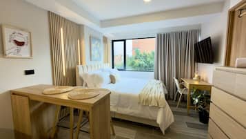 Apartamento Clássico | Cofre no quarto, secretária, cortinas/cortinados opacos, Wi-fi grátis