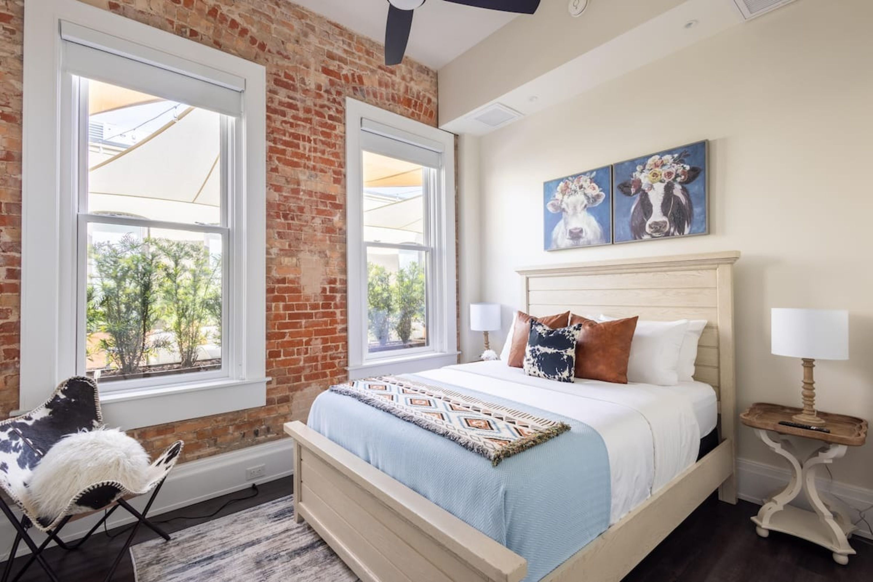 Condo com design assinado, 2 quartos, cozinha, vista para o pátio | Vista para o pátio