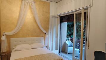 Quarto Duplo Superior, vista para o jardim | Ferro/tábua de engomar, Wi-fi grátis