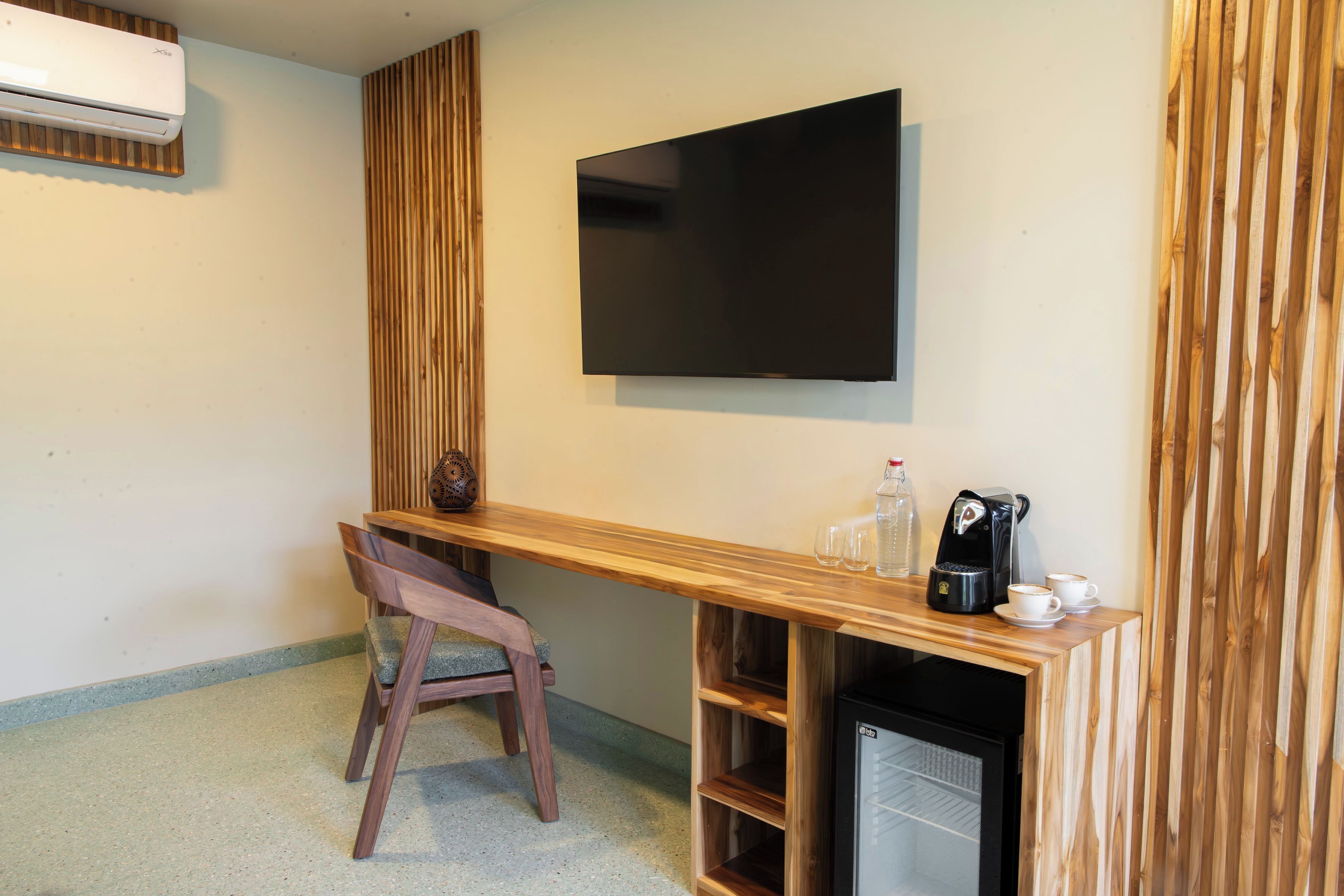 Quarto Deluxe, 1 cama king-size | Minibar, cofre no quarto, secretária 