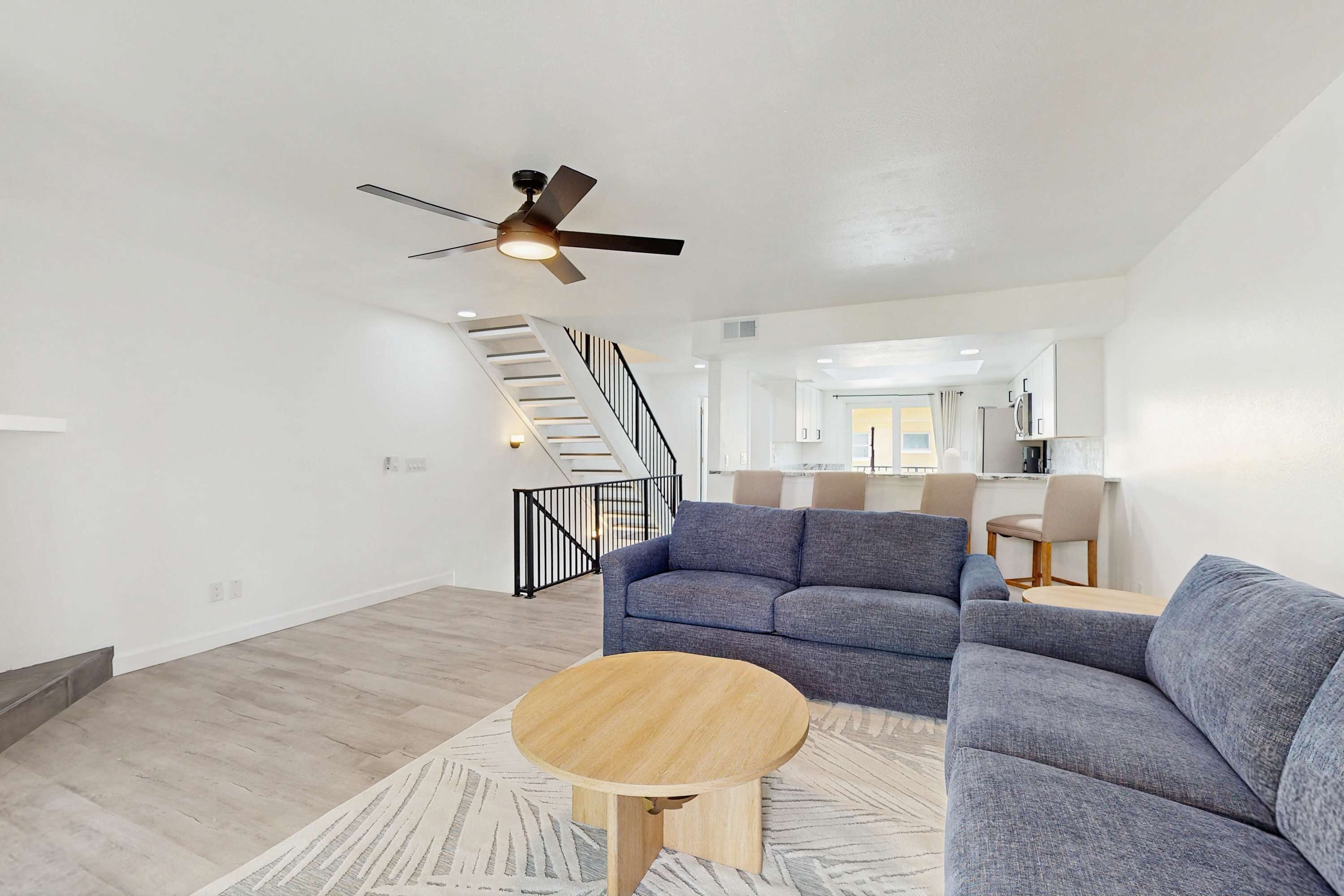 Modern Dog Friendly Townhome Close To The Gulf And Beaches Shopping And Dining - Treasure Island, FL