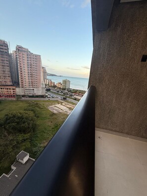 Apartamento Deluxe, vista para a praia | Vista para a praia ou o mar
