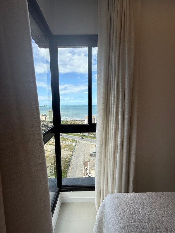 Apartamento Deluxe, vista para a praia | Vista para a praia ou o mar